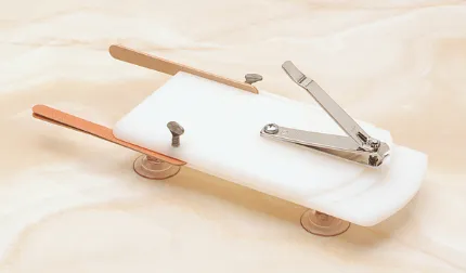 One Hand Nail Clipper Kits with Suction Cup Feet